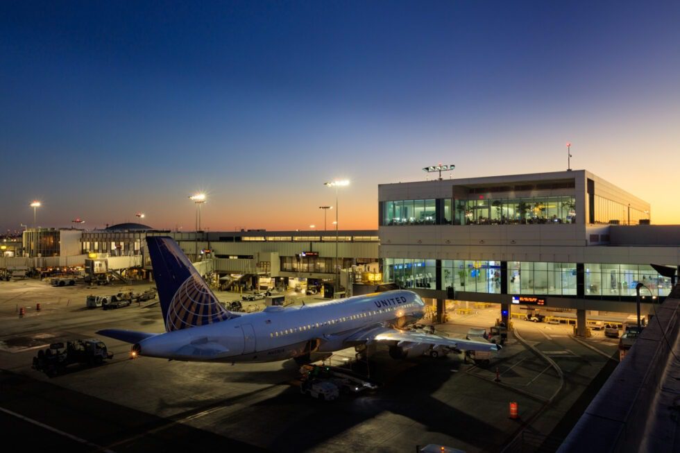 LAX United Airlines Terminals 7 & 8 and T7 Club